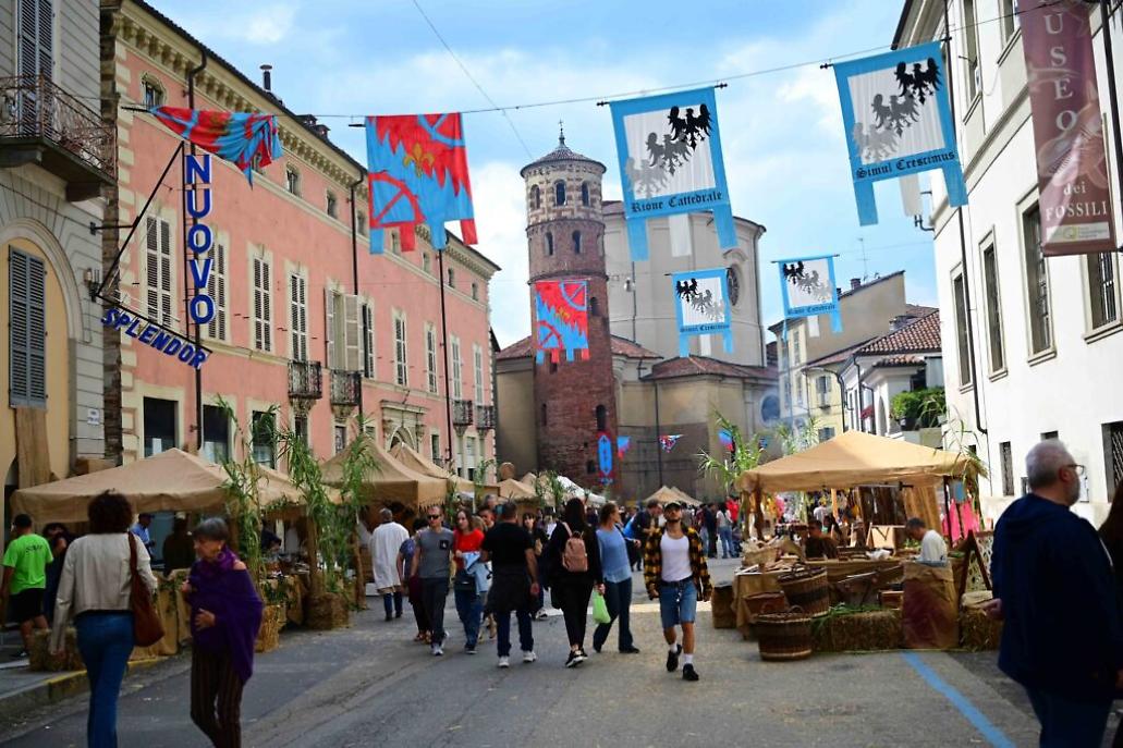 Ad Asti, fino a questa sera, un viaggio nel Medioevo con il borgo di ...