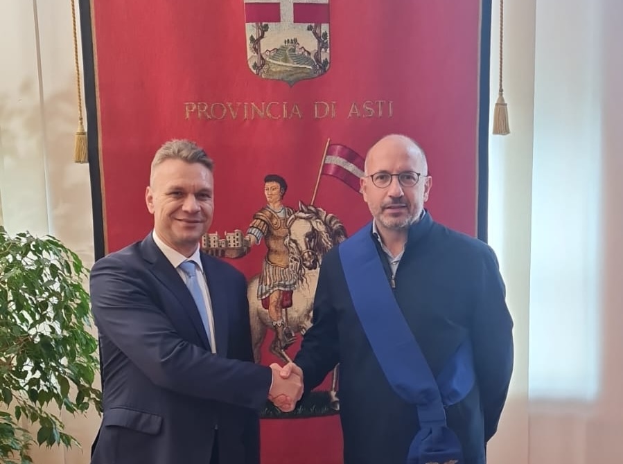 Il presidente della Provincia Rasero incontra il console generale di Romania a Torino - La Nuova ...
